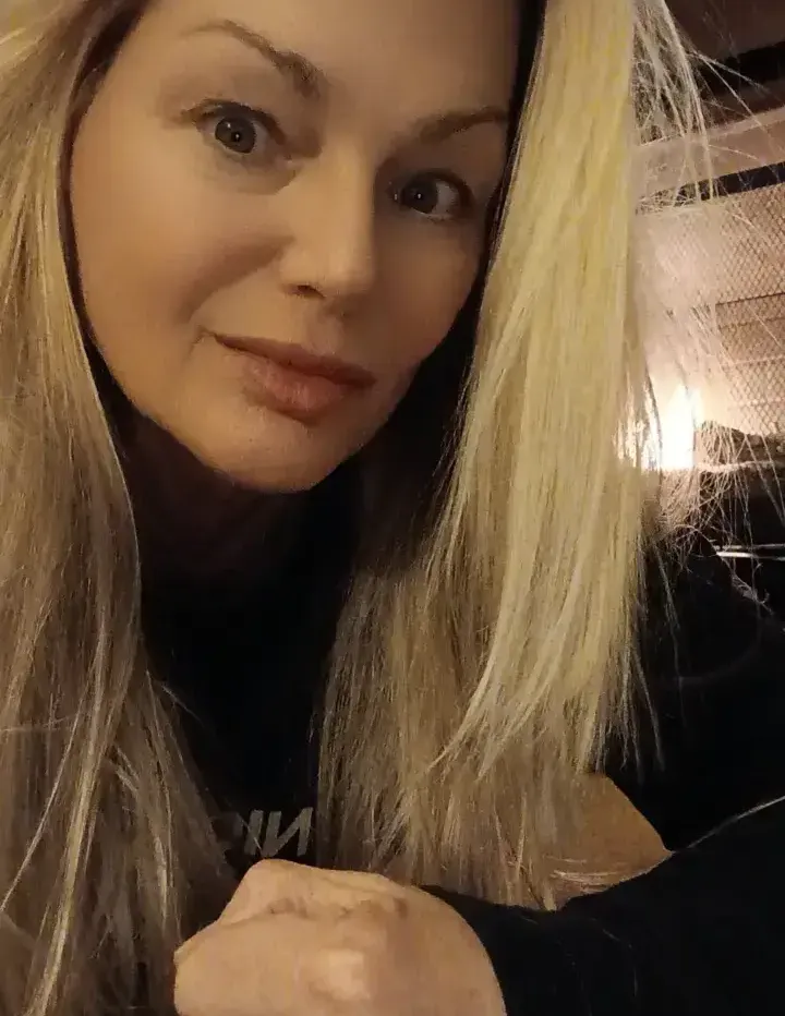 Mendi Risner @ MAXIM Cover Girl