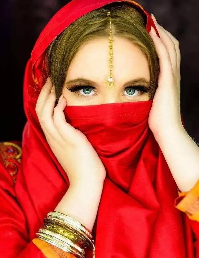 Elizabeth Maxim Cover Girl